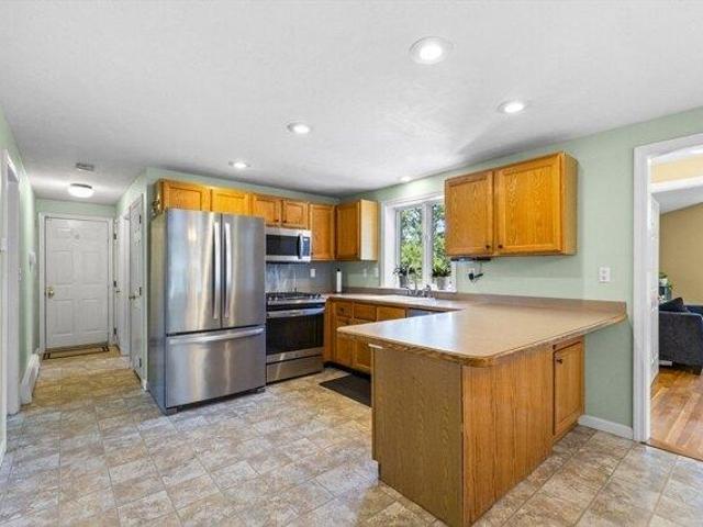 house with 3 bedroom, Mashpee MA DS104478304
