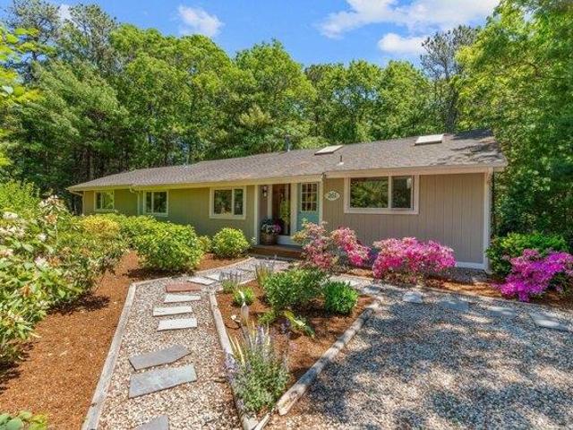 house with 3 bedroom, Mashpee MA ES104351258