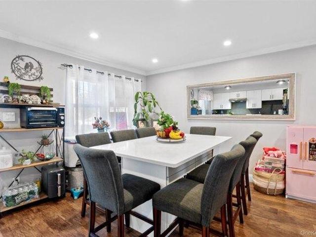 house with 3 bedroom, Maspeth NY ES105205158