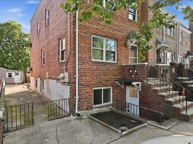 house with 3 bedroom, Maspeth NY ES105205281