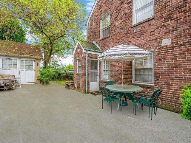house with 3 bedroom, Maspeth NY ES103605193