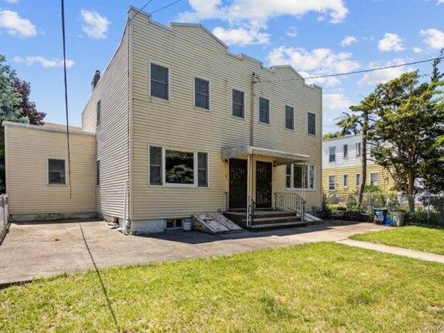 house with 3 bedroom, Maspeth NY ES103603897