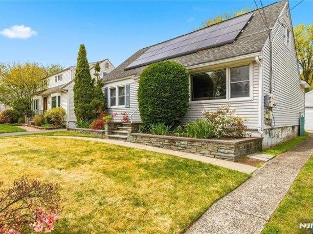 house with 3 bedroom, Maywood NJ DLS102723681