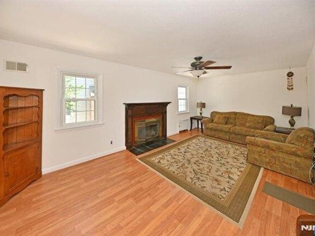 house with 3 bedroom, Maywood NJ ES104188932