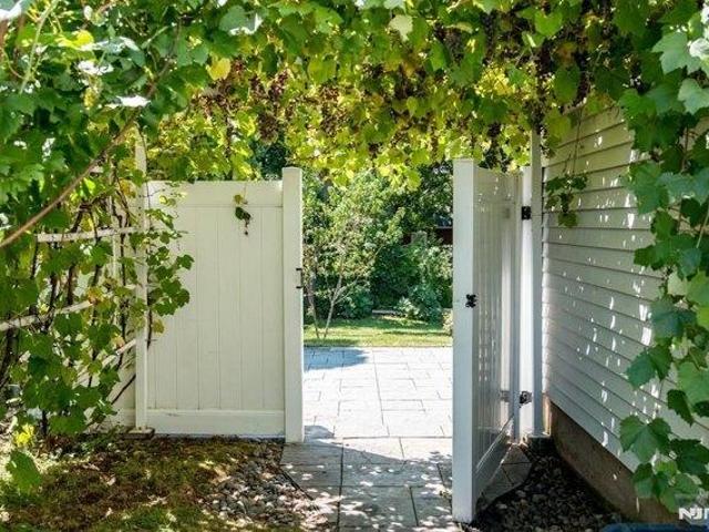 house with 3 bedroom, Maywood NJ ES105159002