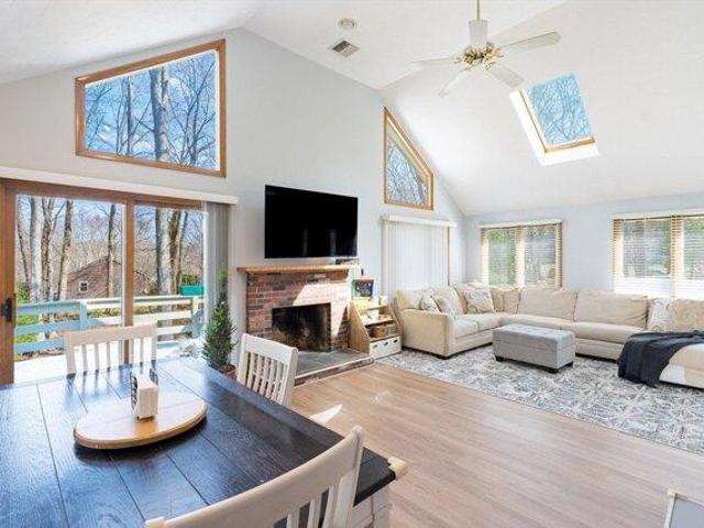 house with 3 bedroom, Mendon MA DLS102584722