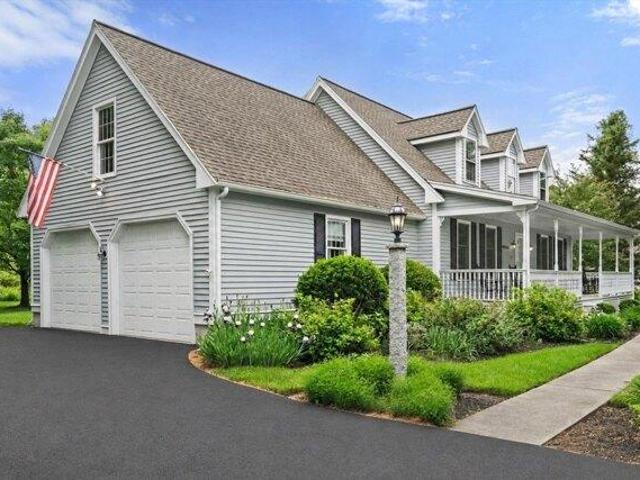 house with 3 bedroom, Medway MA ES104655803