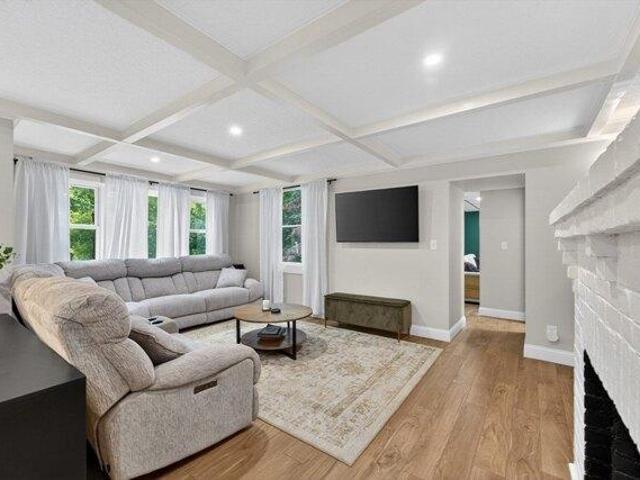 house with 3 bedroom, Medway MA ES104116782