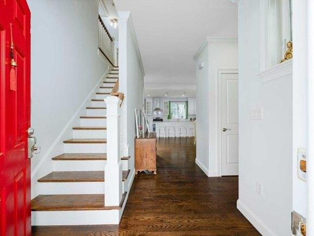 house with 3 bedroom, Medway MA ES104116170