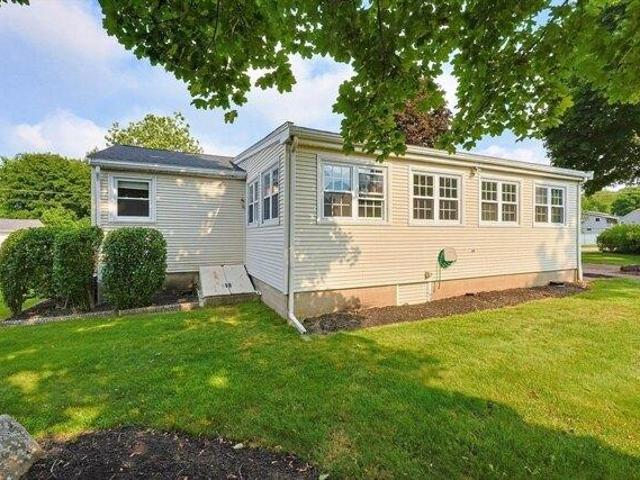 house with 3 bedroom, Medway MA ES105107599