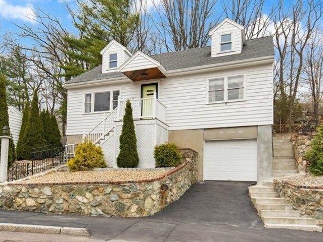 house with 3 bedroom, Medford MA DLS101633816