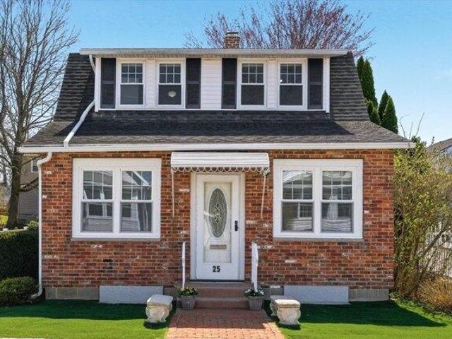 house with 3 bedroom, Medford MA DLS101707874