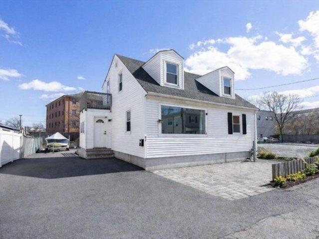 house with 3 bedroom, Medford MA DLS102216223