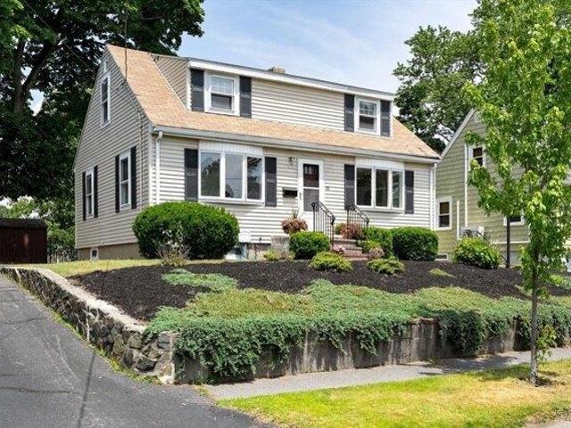 house with 3 bedroom, Medford MA DS104377125