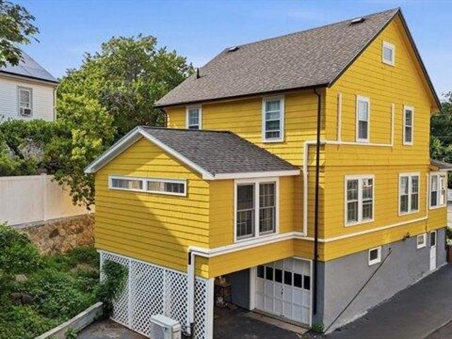 house with 3 bedroom, Medford MA ES104298338