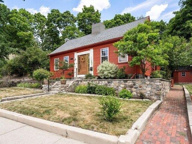 house with 3 bedroom, Medford MA ES104328752
