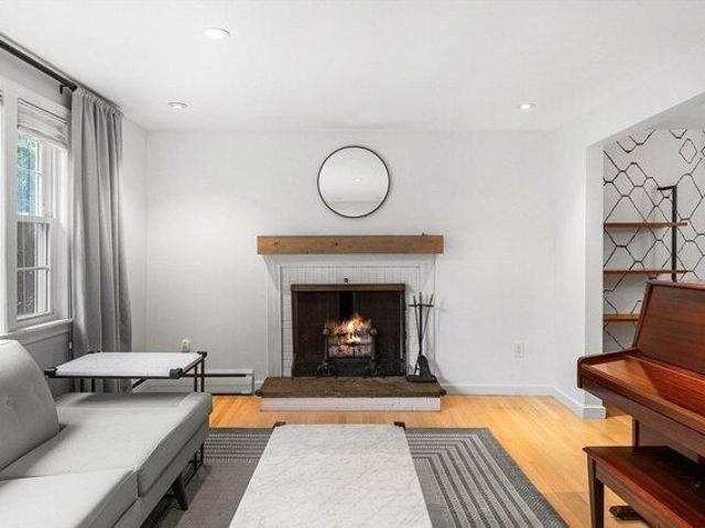 house with 3 bedroom, Medford MA ES104351908