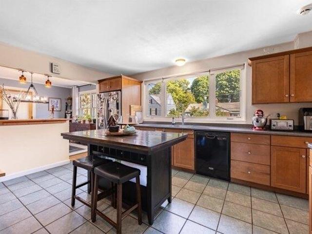 house with 3 bedroom, Medford MA ES104352926