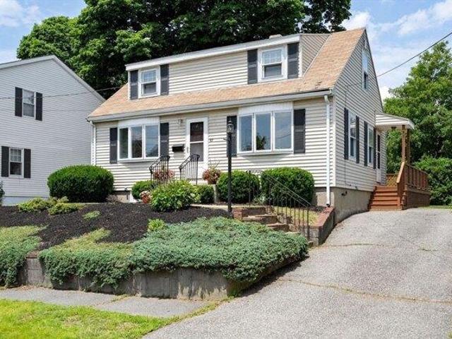 house with 3 bedroom, Medford MA ES104377125