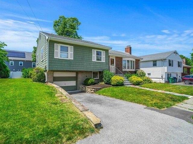 house with 3 bedroom, Medford MA ES104440458