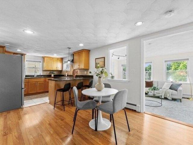 house with 3 bedroom, Medford MA ES104905535