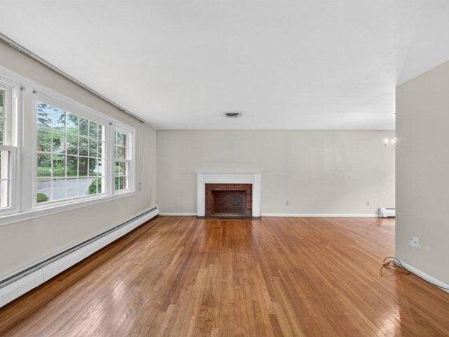 house with 3 bedroom, Medford MA ES105080192