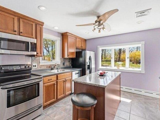 house with 3 bedroom, Medford MA ES102959549
