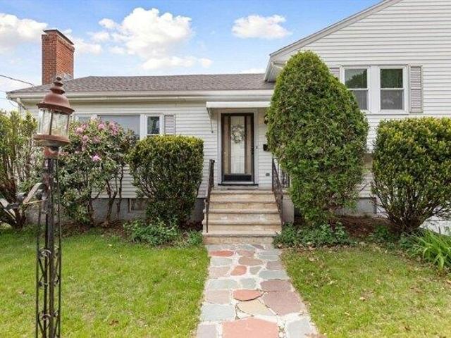house with 3 bedroom, Medford MA ES103439371