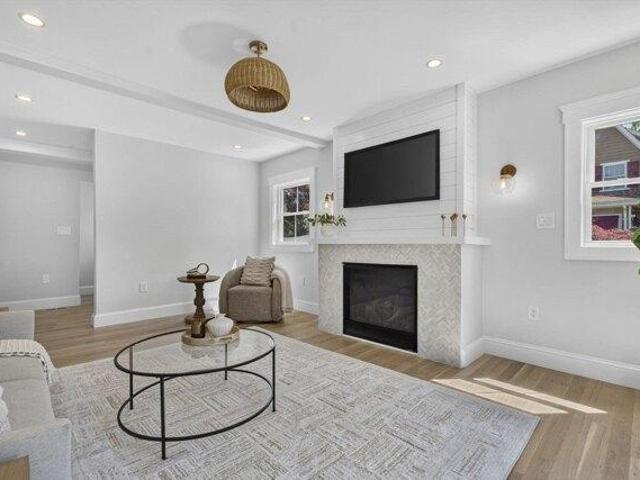 house with 3 bedroom, Medford MA ES103849786