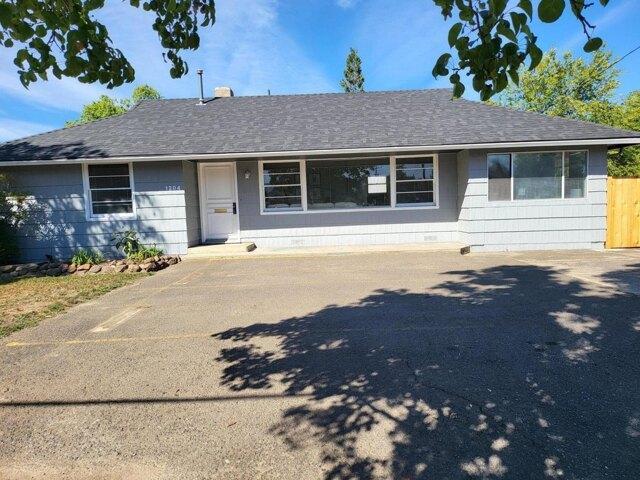 house with 3 bedroom, Medford OR DS88420445