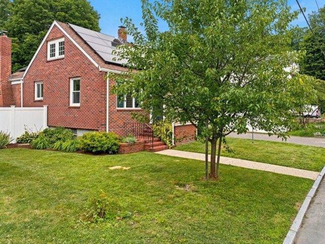 house with 3 bedroom, Melrose MA ES104905053