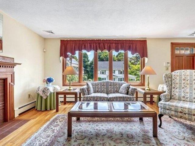 house with 3 bedroom, Melrose MA ES105113847