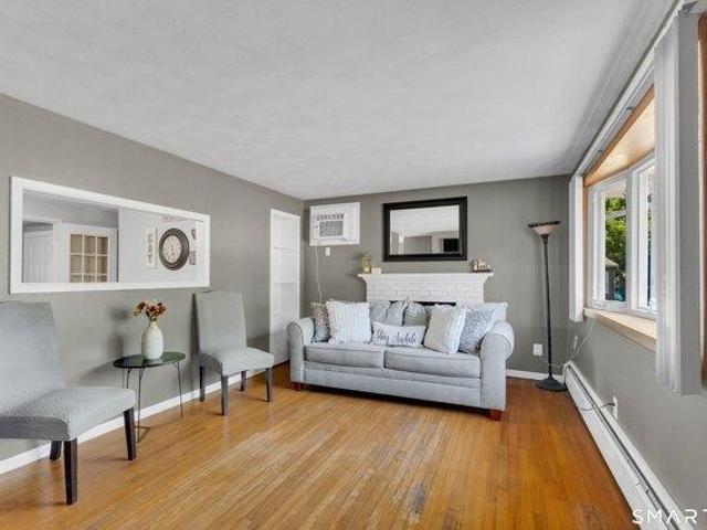 house with 3 bedroom, Meriden CT ES104295714