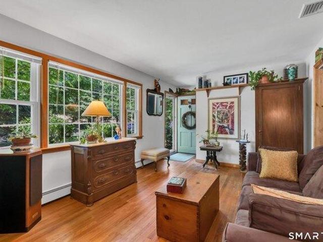 house with 3 bedroom, Meriden CT ES104408309
