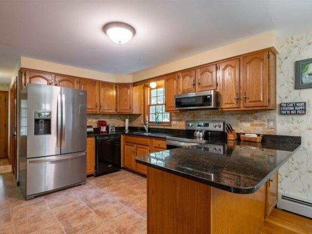 house with 3 bedroom, Merrimack NH ES105114015