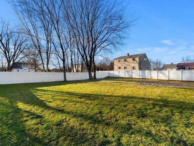 house with 3 bedroom, Methuen MA DLS101707558