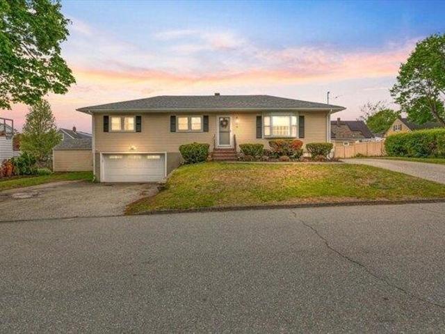 house with 3 bedroom, Methuen MA DLS102669551