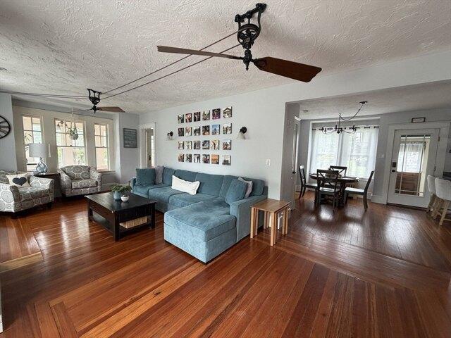 house with 3 bedroom, Methuen MA DLS102922390