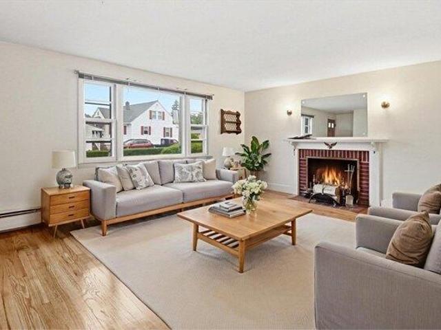 house with 3 bedroom, Methuen MA DS104352139