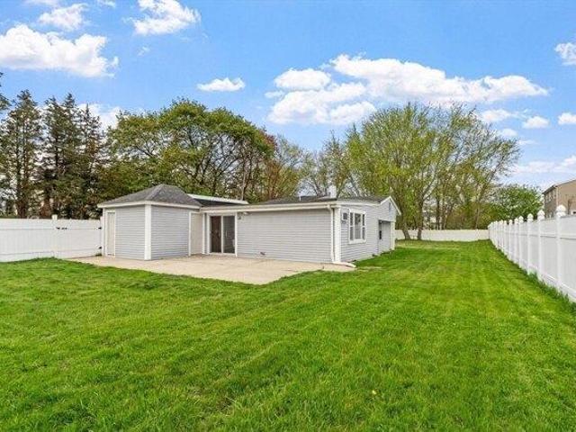 house with 3 bedroom, Methuen MA DS102594214