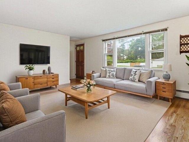 house with 3 bedroom, Methuen MA ES104116200