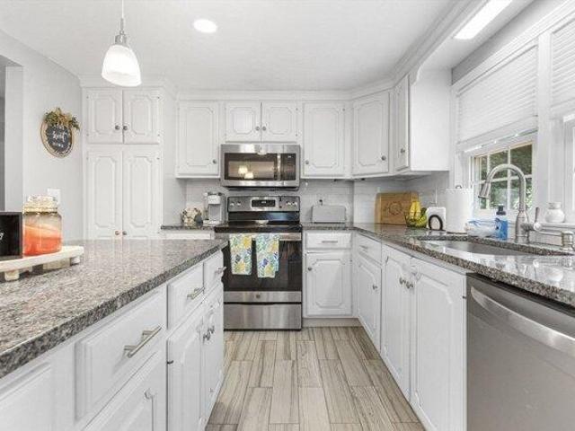 house with 3 bedroom, Methuen MA ES104116518