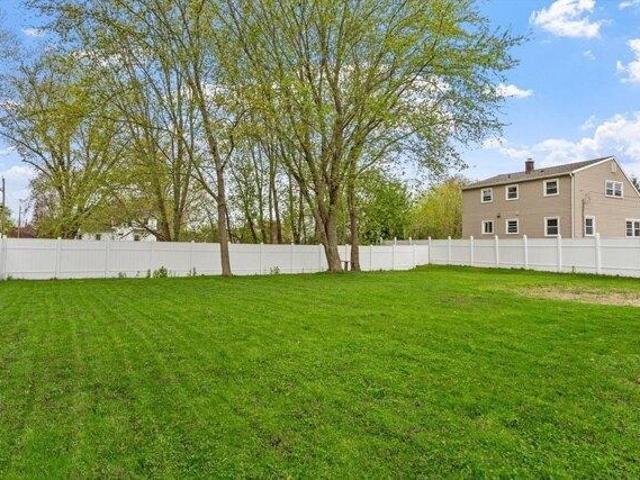 house with 3 bedroom, Methuen MA ES104328828