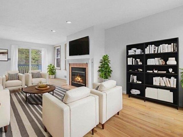 house with 3 bedroom, Methuen MA ES104852535