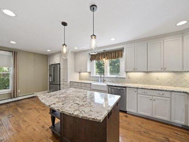 house with 3 bedroom, Methuen MA ES105160032