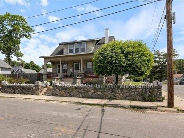 house with 3 bedroom, Methuen MA ES103662759