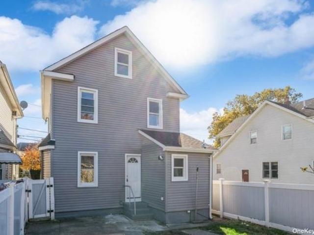 house with 3 bedroom, Mineola NY DLS72692156
