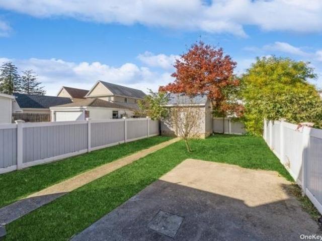 house with 3 bedroom, Mineola NY ES72692156