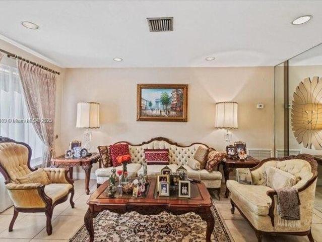 house with 3 bedroom, Miami FL DLS91894202