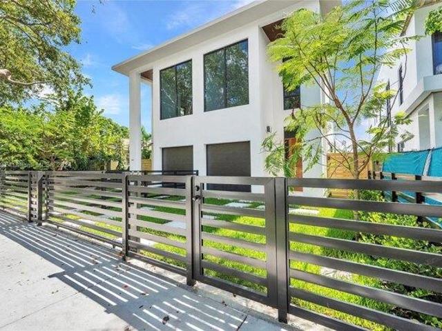 house with 3 bedroom, Miami FL DLS92290192